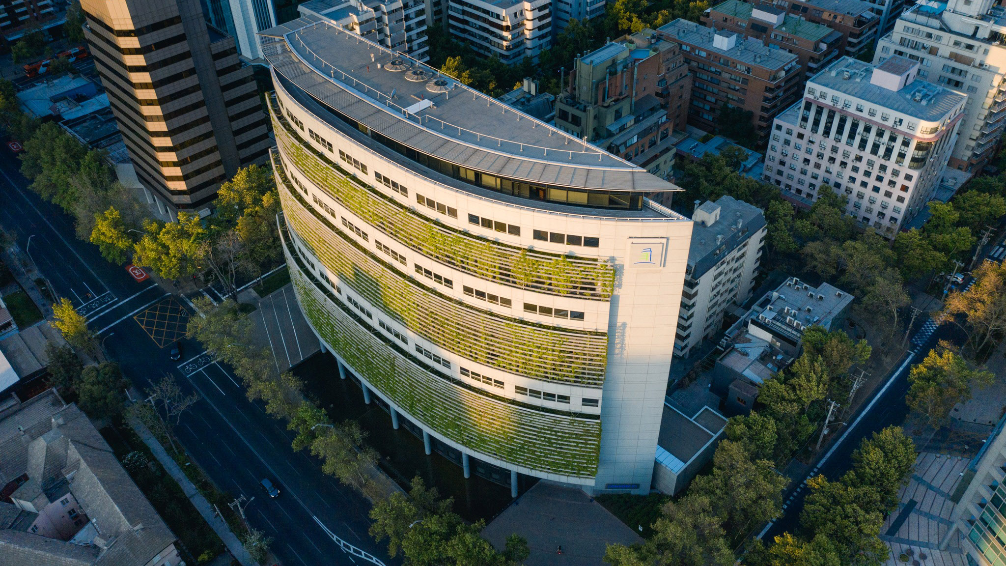 FNE acusa de interlocking a Büchi, Banco de Chile, Falabella y Consorcio